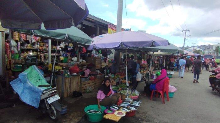 Bingung Bayar ke Siapa, Pedagang Pasar Mardika Ancam Tak Bayar Retribusi Sampah - Tribunambon.com