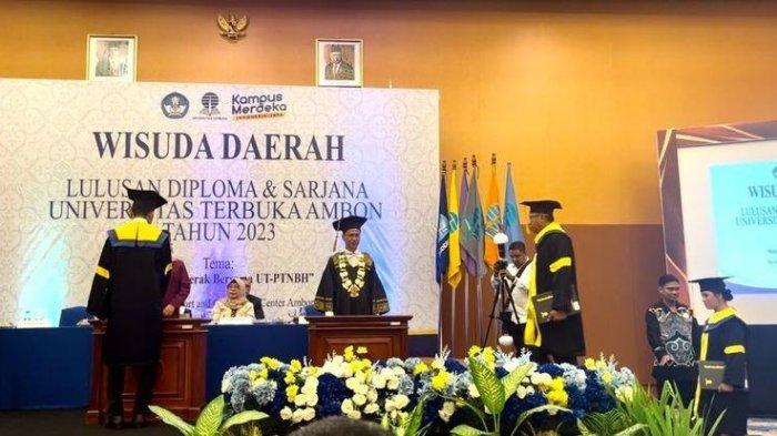 Universitas Terbuka Ambon Wisudakan 200 Lulusan, Ini Pesan Rektor ...