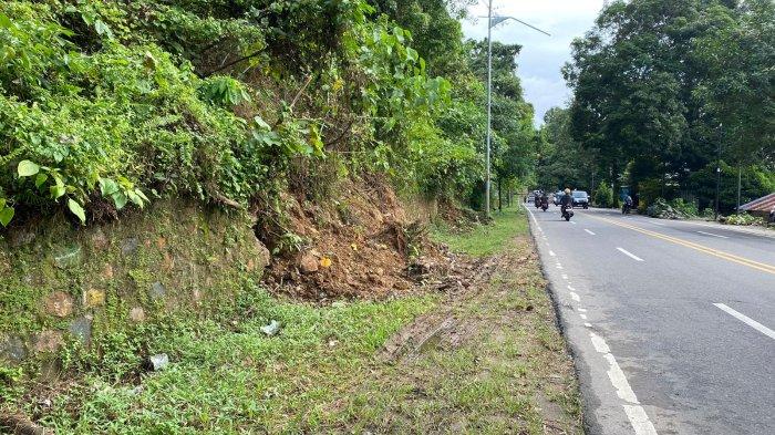 Hati-hati, Kawasan Rawan Longsor di Jl Wolter Monginsidi - Ambon Makin ...