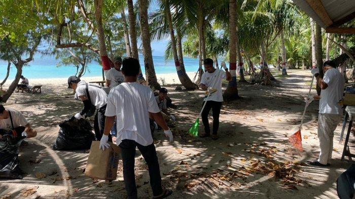 PLN ULP Moa Aksi Beach Clean Up di Pantai Syota, Sebuah Destinasi ...