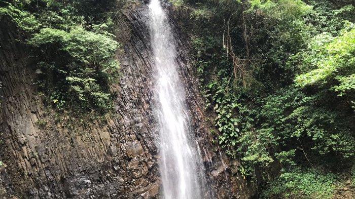 Pesona Air Terjun Wael Mananahu-Leihitu, Tersembunyi di Tengah Hutan ...
