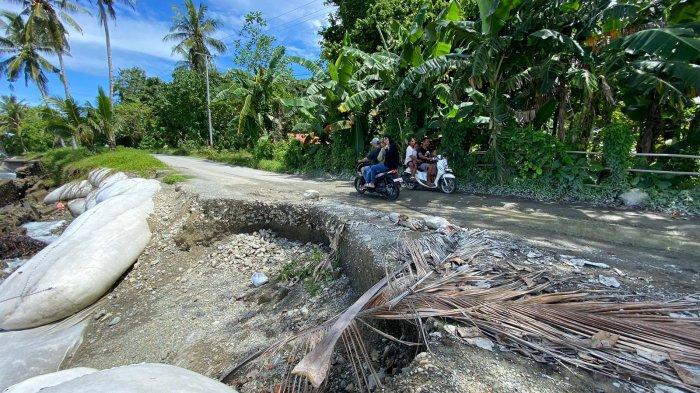 2 Tahun Jalan Amblas Parah di Hatu Tak Kunjung Diperbaiki, Warga Harap Ada Perhatian Pemerintah ...