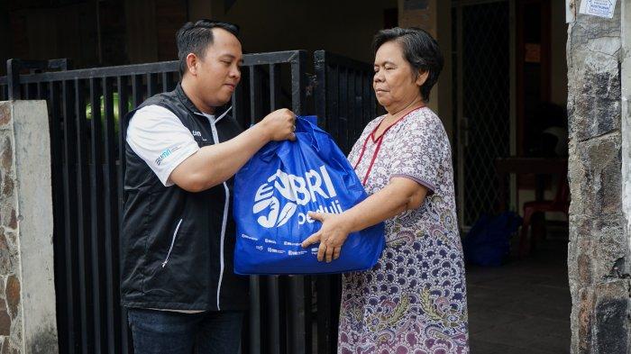 Berbagi Bahagia di Bulan Ramadan, BRI Group Salurkan 100 Ribu Paket Sembako - Tribunambon.com