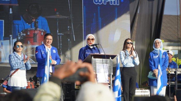 Deklarasi Widya Pratiwi Murad, Lapangan Merdeka Berubah Biru ...