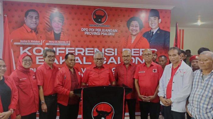 Jadi Orang Pertama Kembalikan Formulir Cagub, Febry Calvin Tetelepta ...