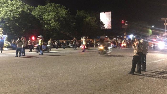 Masuk Tahun Baru 2023, Aparat TNI/Polri Jaga Ketat Lintasan JMP Ambon ...