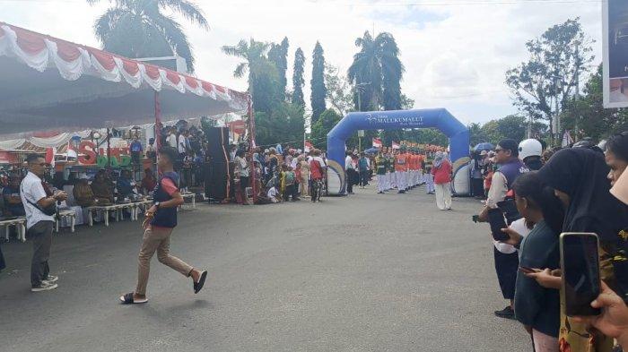 Puluhan Regu Meriahkan Lomba Gerak Jalan Sambut HUT ke-79 RI di Kota Namlea - Maluku ...