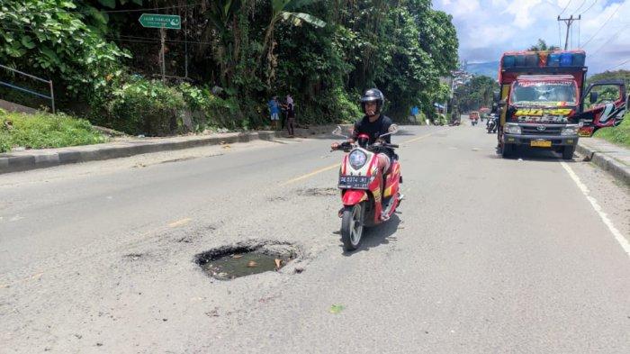 Pemkot Janji Bakal Segera Perbaiki Jalanan yang Rusak di Kota Ambon - Tribunambon.com