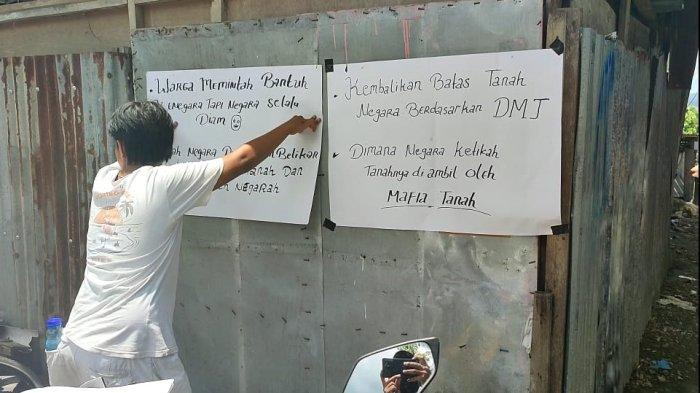 Ramai Warga Kampung Oihu Kota Ambon Tempel Poster Tolak Eksekusi ...
