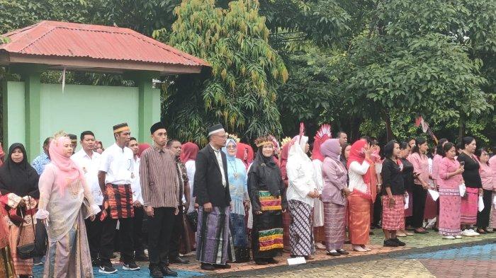 Gunakan Pakaian Adat Nusantara, ASN Kemenag Maluku Tengah Upacara HUT RI ke-79 - Tribunambon.com