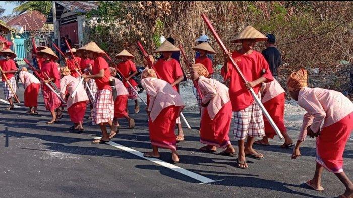 Ada Tarian Voy Kokat di Karnaval Festival Pesona Meti Kei 2023 ...