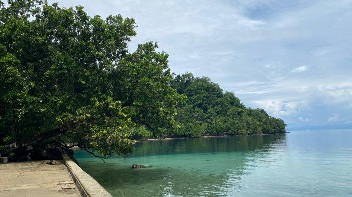 Wisata Maluku - Menikmati Keindahan Pantai Halasi 1 di Negeri Morella ...
