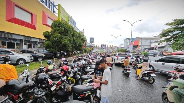 Warga Ambon Kecewa, Helm Sering Hilang di Parkiran MCM Tapi Tak Ada Tanggung Jawab - Tribunambon.com