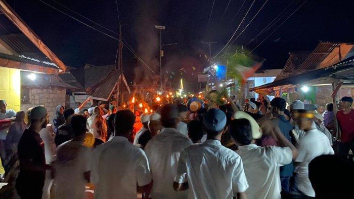 Masyarakat Negeri Hitu Maluku Tengah Pawai Obor Sambut Malam 27 Ramadan ...