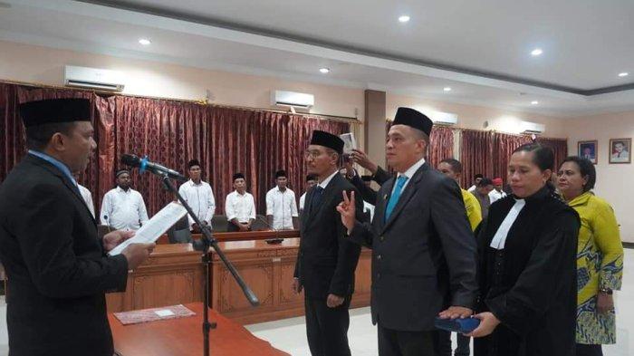 Jauhari Tuarita Lantik Pejabat Negeri Tial dan Haruru, Ini Harapannya - Tribunambon.com