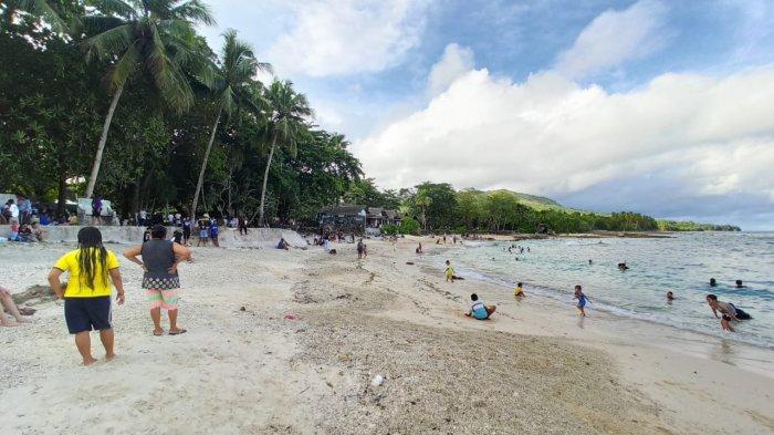 Ratusan Wisatawan Padati Pantai Santai Beach, Pengunjung: Pemandangan ...
