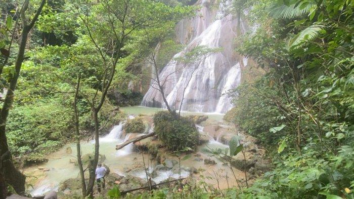 Warga Ambon Isi Liburan di Air Terjun Taeno saat Libur Akhir Pekan ...