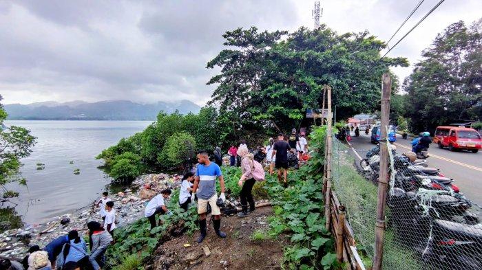 Tamang Bung Lex Bersama Puluhan Pemuda Aksi Bersih Pantai Lateri Ambon ...