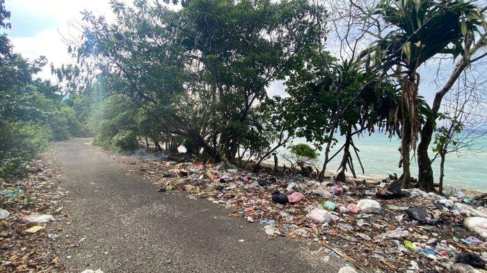 Jorok, Pesisir Pantai di Desa Liang - Maluku Tengah Berubah Jadi Tempat ...