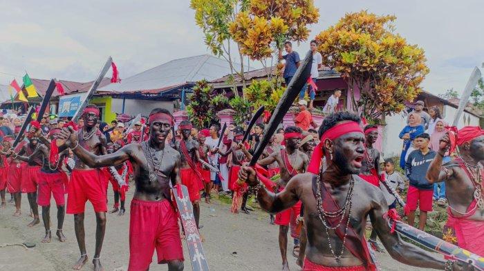 Garangnya Pemeran Tarian Pattimura di Karnaval Abdau Negeri Tulehu ...