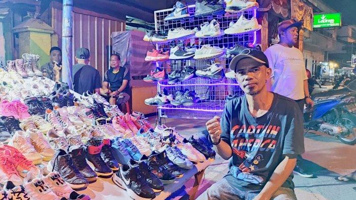 Tahun Baru Sepatu Baru, Pedagang Sepatu Second Brand Untung Banyak ...
