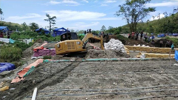 Penertibkan Tambang Ilegal Gunung Botak Berlanjut, Ratusan Tenda Dibongkar - Tribunambon.com