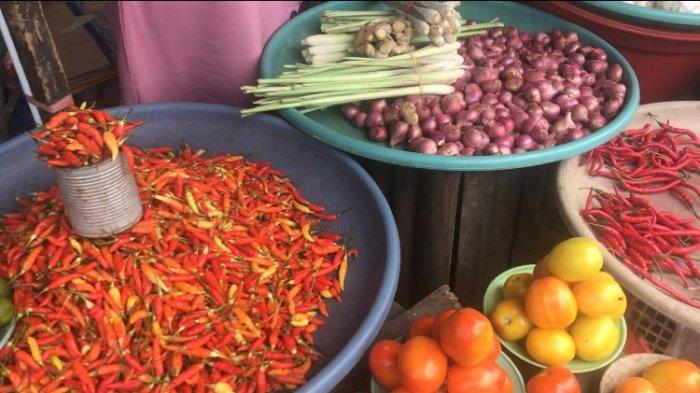 Harga Bawang di Pasar Mardika Stabil, Tomat dan Cabai Mulai Turun ...