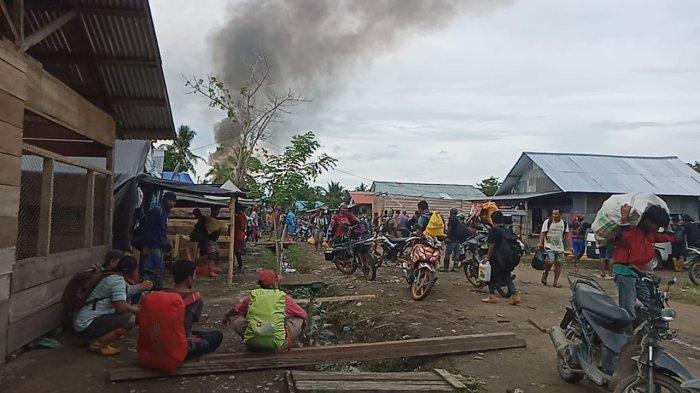 BREAKING NEWS; Ricuh di Gunung Botak - Pulau Buru, Ratusan Penambang Kabur - Tribunambon.com