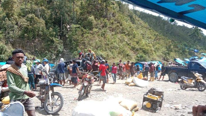 Tambang Emas Ilegal Gunung Botak kembali Ditertibkan, Ribuan Penambang Pulang - Tribunambon.com