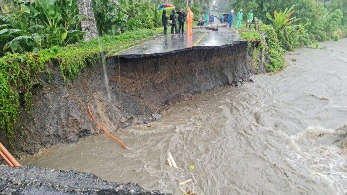 Hujan Deras, Jembatan Penghubung 3 Kabupaten di Pulau Seram Terputus - Tribunambon.com