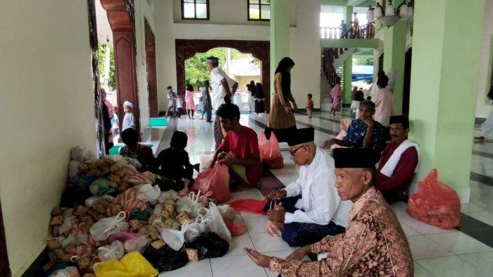 Dengan Ketupat, Warga Hitu di Maluku Tengah Menghitung Jumlah Penduduk ...