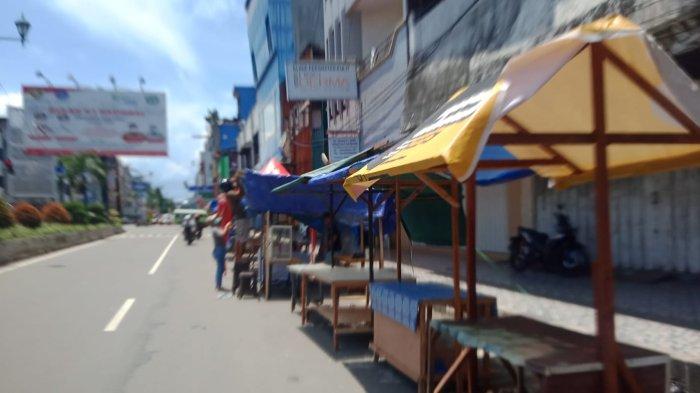 Pedagang Takjil Mulai Berjejer di Depan Masjid Al-Fatah Ambon ...