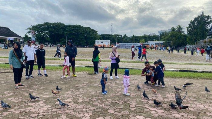 Di Lapangan Merdeka Ambon Ada Banyak Aktivitas Seru, Anak-anak Bisa ...