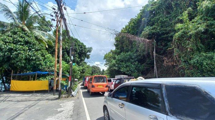 Macet Bundaran Poka Hingga Batu Koneng, Imbas Pohon Tumbang di Lateri ...