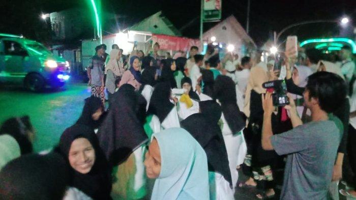 Warga Antusias Nonton Tradisi Malam Tujuh Likur atau 27 Ramadan di ...