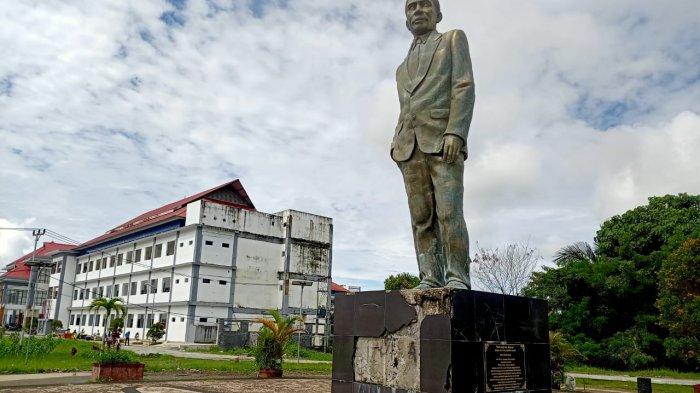 Tak Terawat, Monumen Patung Siwabessy di Universitas Pattimura Mulai ...