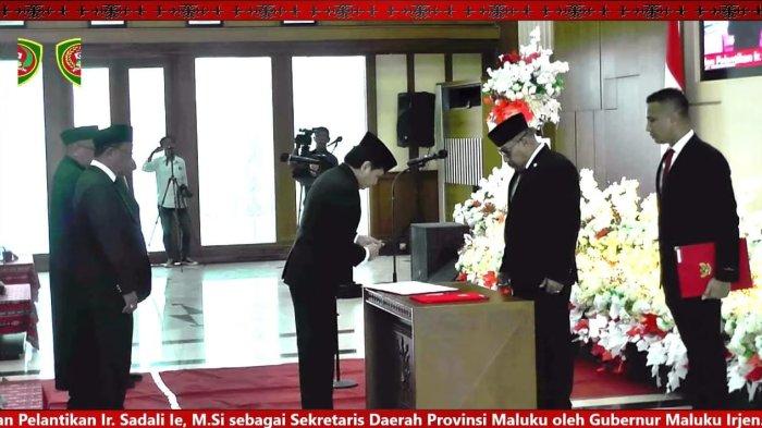 Sadali Ie Resmi Diangkat Jadi Sekda Provinsi Maluku Setelah Hampir ...