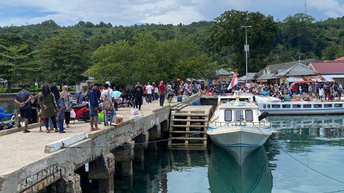 Pemudik Membludak di Pelabuhan Hatuseka’a Desa Hitu Maluku Tengah ...