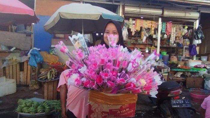 Penjual Bunga di Kota Ambon Mulai Ramai Jelang Hardiknas - Tribunambon.com