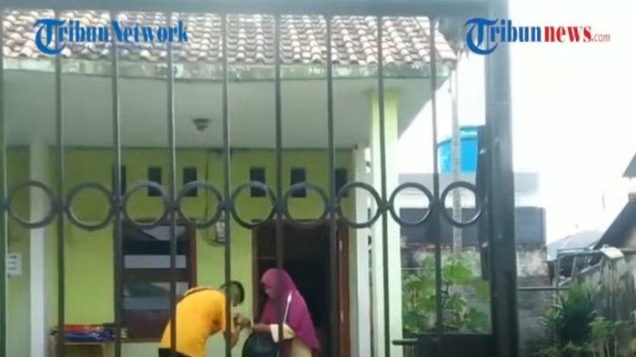 Bukan Kali Pertama Bikin Konten Prank, Youtuber Edo Putra Pernah Bagikan Amplop THR Kosong ...