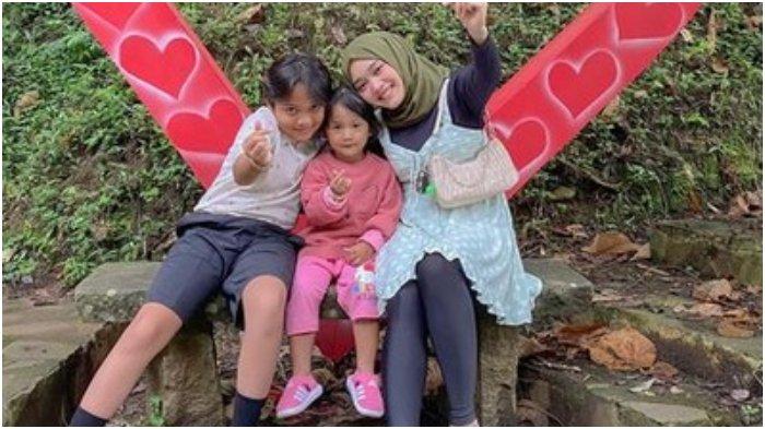 Putri Delina Kunjungi Anak Teddy, Kini Delina Bintang Aura Putri Makin ...