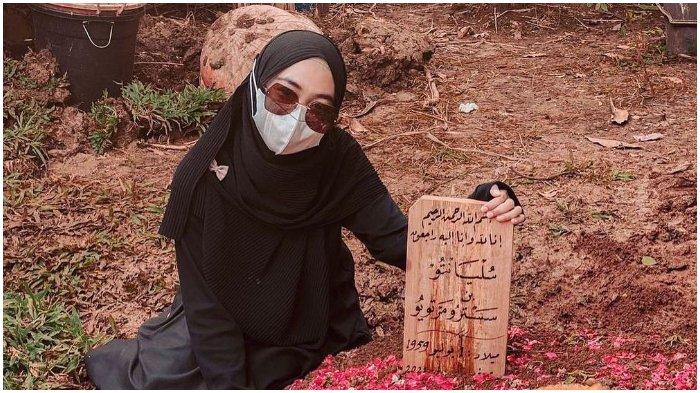 Letakkan Iklan di Konten Duka, Ria Ricis Kena Kritik, Kakak Ipar Ungkap ...