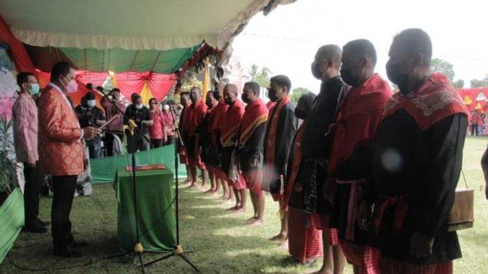 Bupati Maluku Tengah Lantik Saniri Negeri Soahuku, Minta Raja dan ...