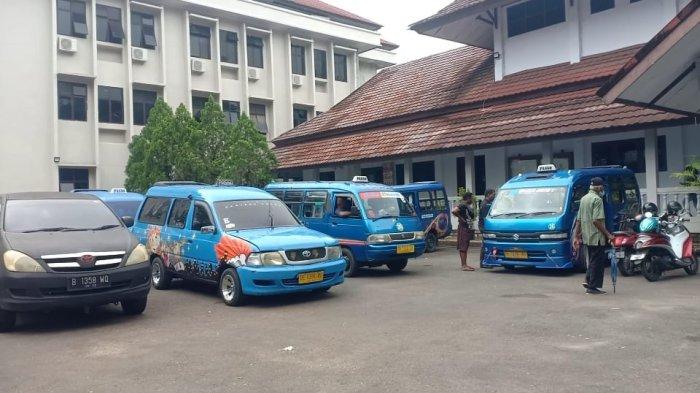 Sudah Dibolehkan, Sopir Angkot di Ambon Malah Ditilang Polisi Karena ...
