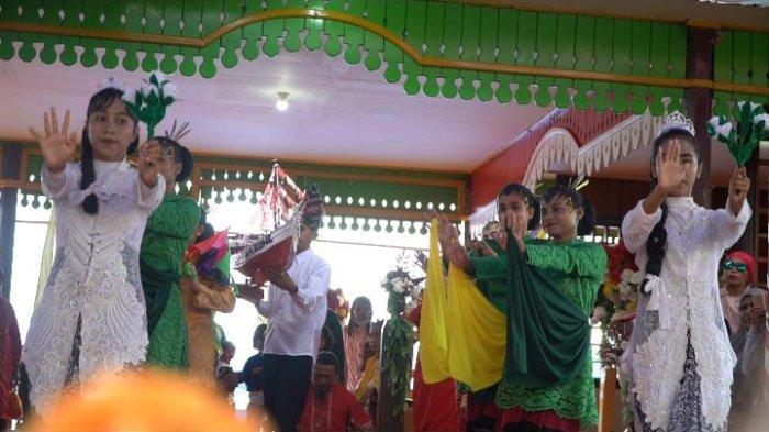 Ada Tari Ronggeng dari Jawa Barat di Pengukuhan Adat Raja Negeri ...