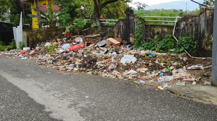 Sampah Menumpuk di Wara Ambon, Sudah Timbulkan Bau Busuk - Tribunambon.com Sampah Menumpuk di Wara Ambon, Sudah Timbulkan Bau Busuk - Tribunambon.com