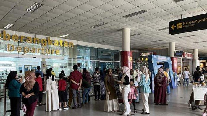 Bandara Depati Amir Pangkalpinang Padat Penumpang Arus Balik - BaBelnews.id
