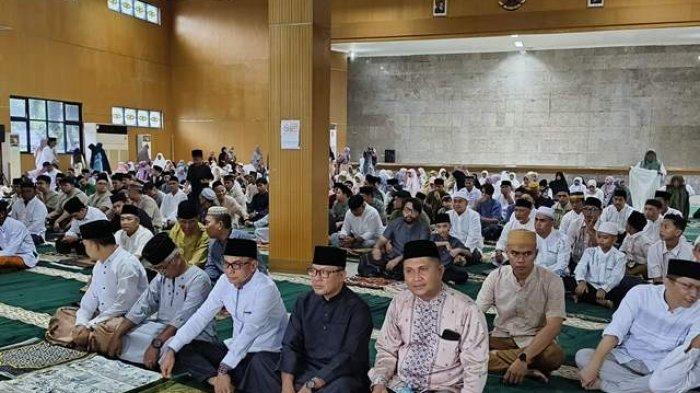 Bupati Bupati Djoni Pindah Lokasi Salat Ied - BaBelnews.id