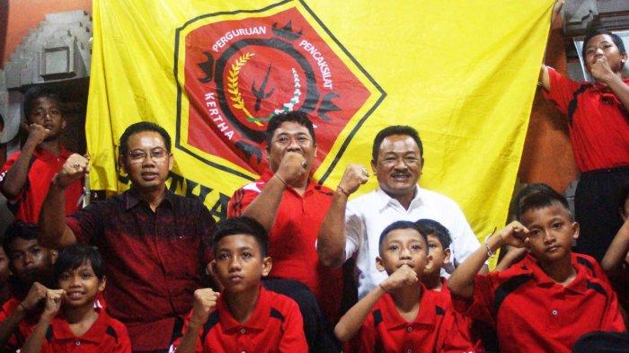 Pesilat Kerta Wisesa Dapat Suntikan Semangat Ketua DPRD Bali - Tribun ...