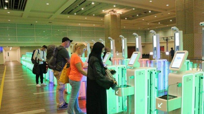 30 Unit Autogate Pemeriksaan Imigrasi di Bandara Ngurah Rai Resmi Beroperasi - Tribun-bali.com